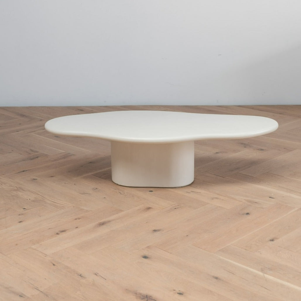 Table Basse Cian Latte Stoneskin - Tables Organiques | Meublé — Furnified